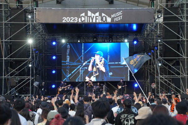 City Flow Music Festival現場直擊！海內外樂團、有趣市集和免費品大放送的夏季城市派對 - 遠傳電信FETnet
