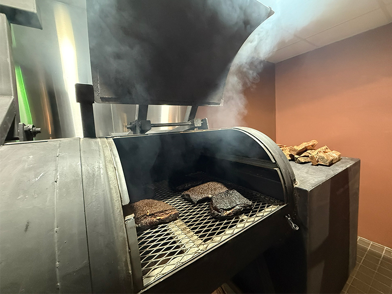 Citylink南港新美食！德州TOP10燒烤名店「Dayne’s 戴恩BBQ」進駐｜18小時柴燒煙燻肉控必吃 - 遠傳電信FETnet