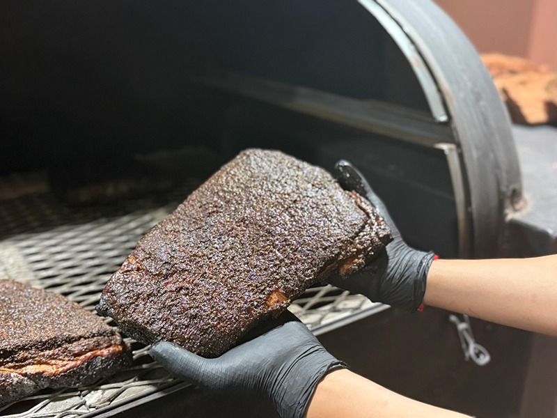 Citylink南港新美食！德州TOP10燒烤名店「Dayne’s 戴恩BBQ」進駐｜18小時柴燒煙燻肉控必吃 - 遠傳電信FETnet