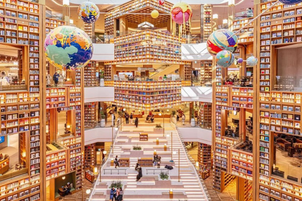 韓國最大「星空圖書館2.0」在水原Starfield購物中心！必逛原因有5個 - 遠傳電信FETnet