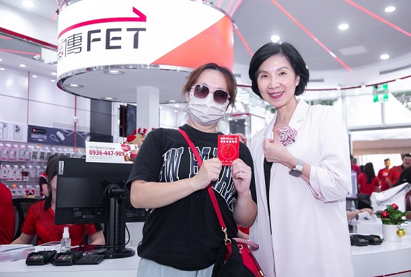 遠傳盛大開賣iPhone 16新機！ 果粉踴躍到場力挺 總座井琪現場加碼 - 遠傳電信FETnet