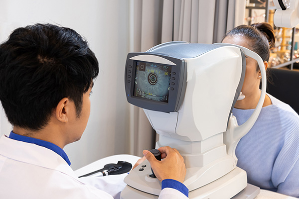 糖尿病視網膜病變檢查免久候！亞東醫院「眼底篩檢導入AI」5分鐘搞定